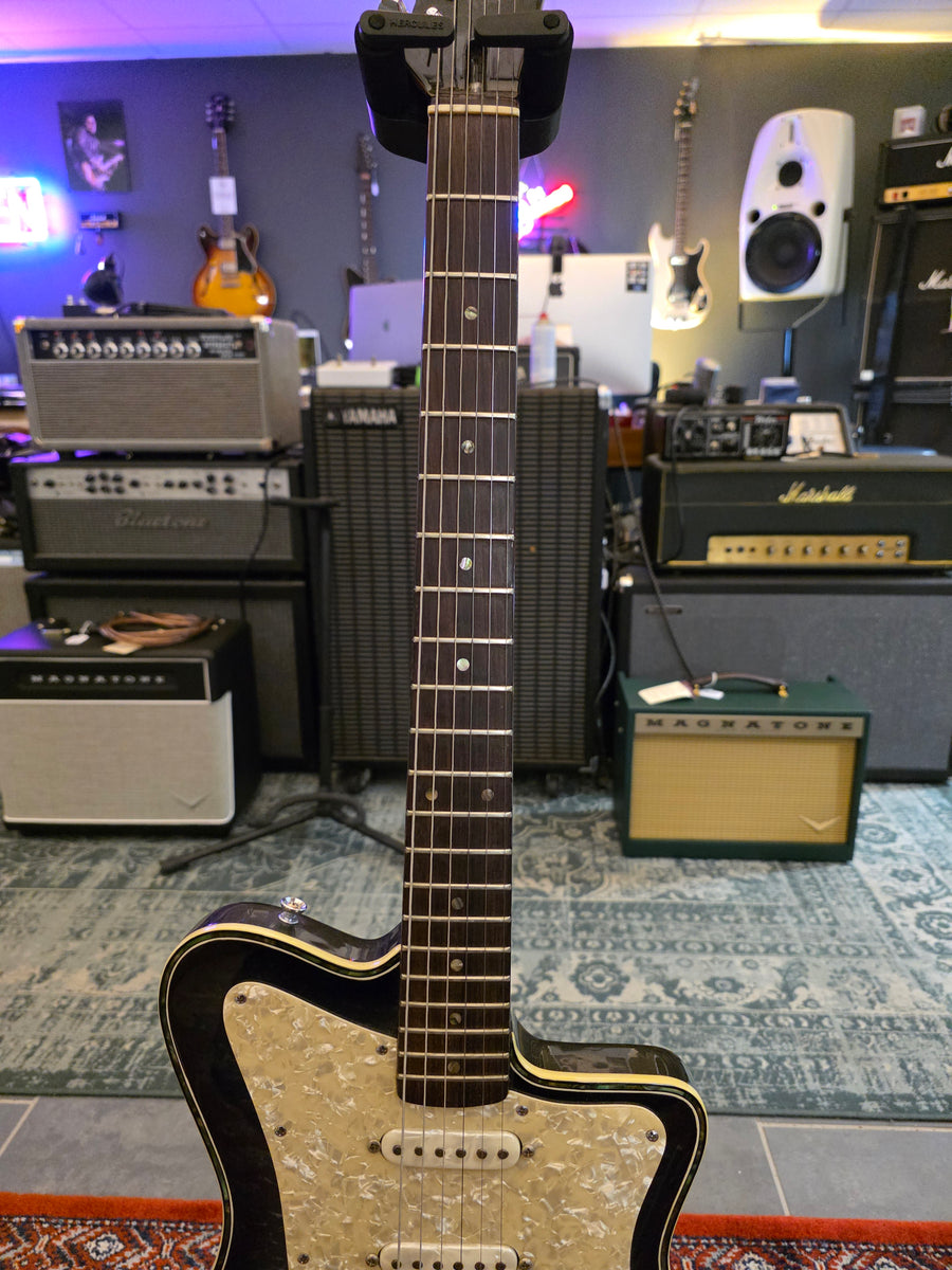 Flying Finn I HSS w/ Wilkinson Tremolo – Tonefest Guitar Gallery