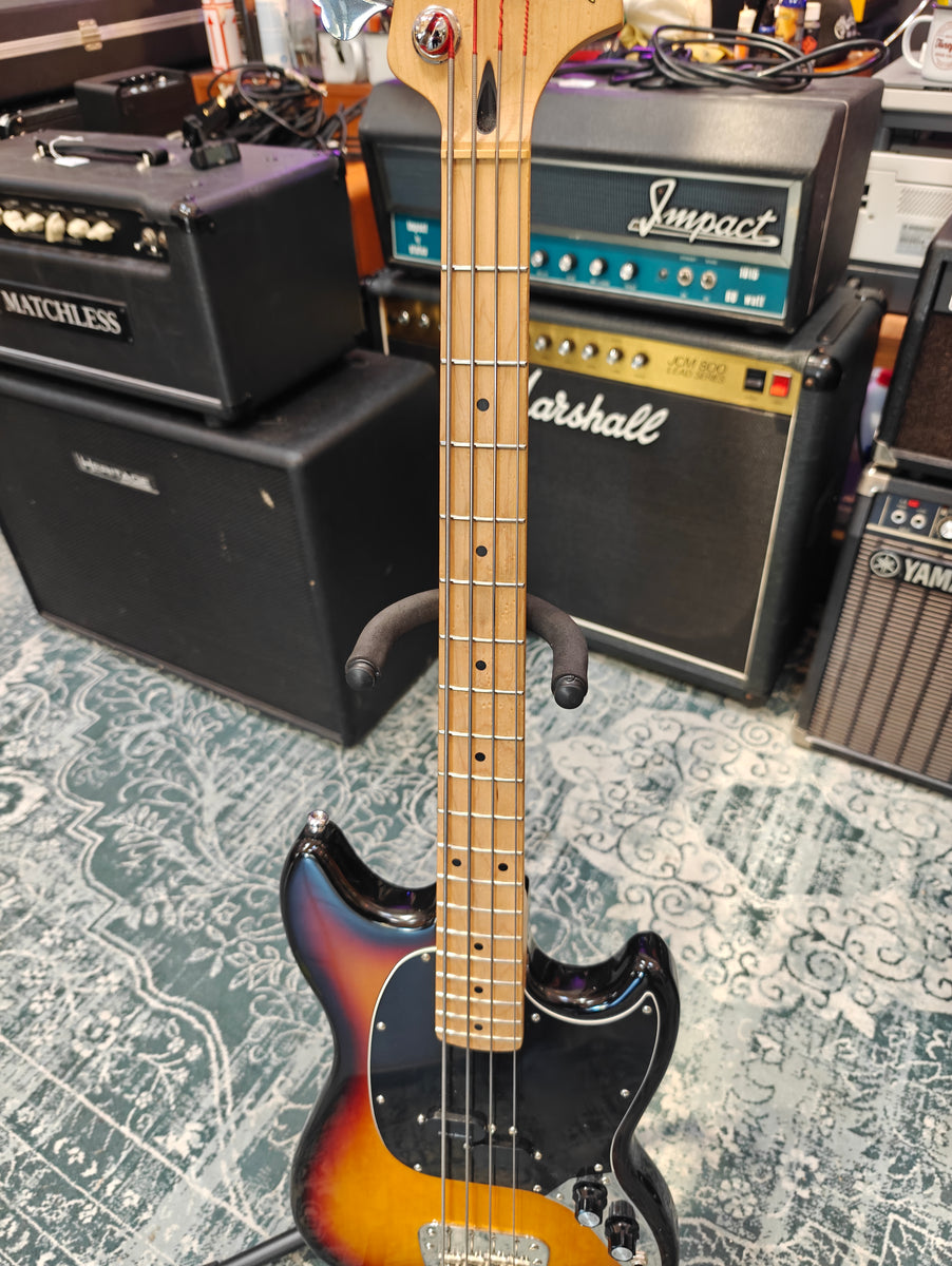 Squier Vintage Modified Mustang Bass 2011 w/Fender Hard Shell Case ...