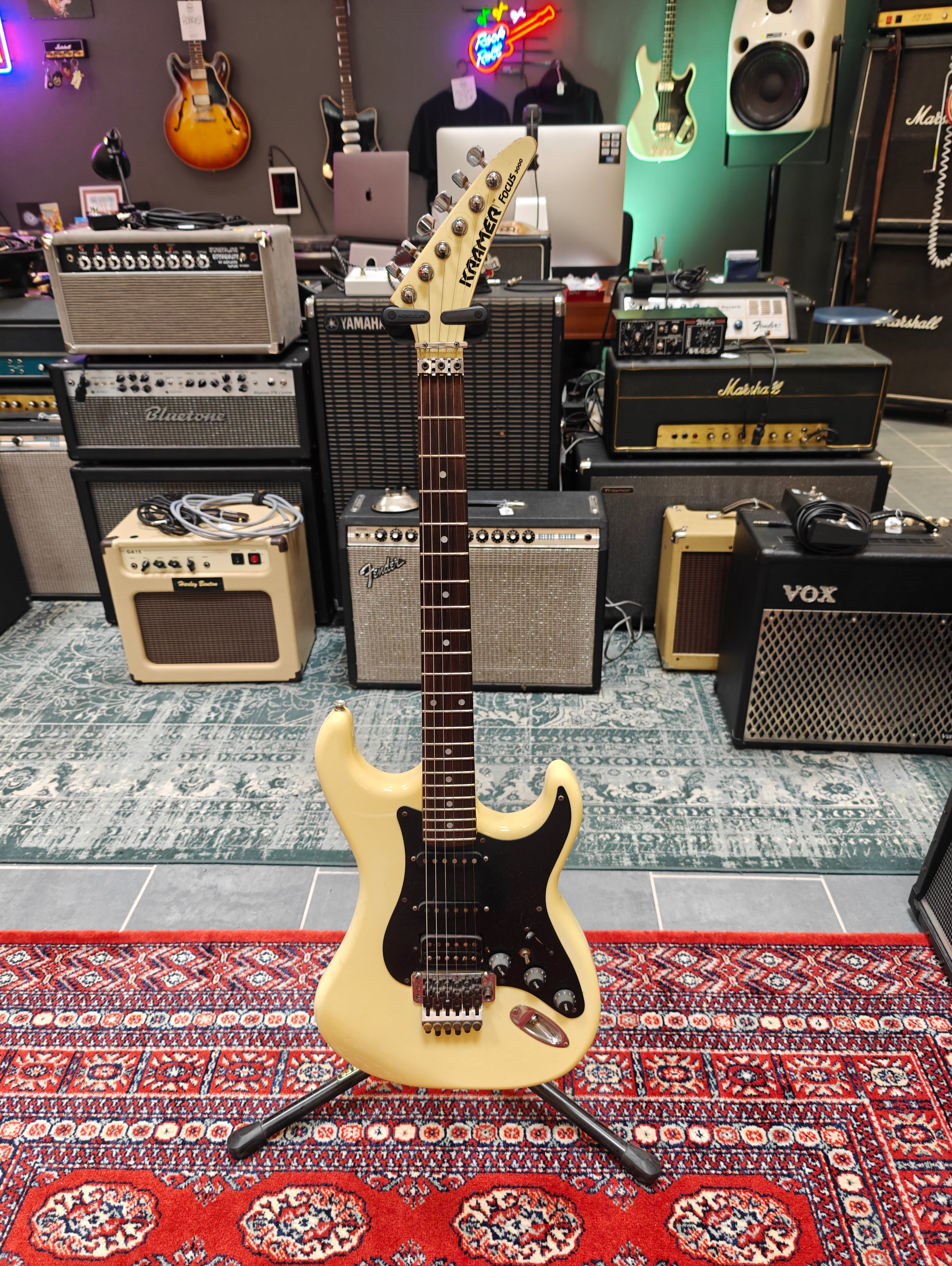 Kramer Focus 3000 Cream S:N 60634 1980s – Tonefest Guitar Gallery