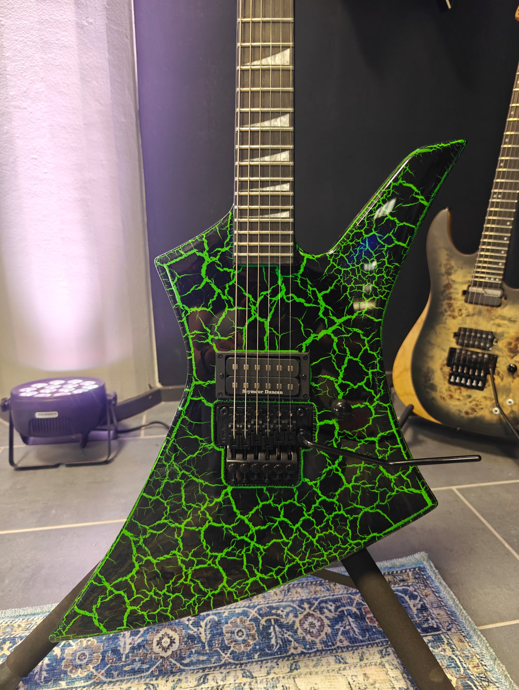 Jackson Brandon Ellis Pro Kelly Green Crackle – Tonefest Guitar Gallery