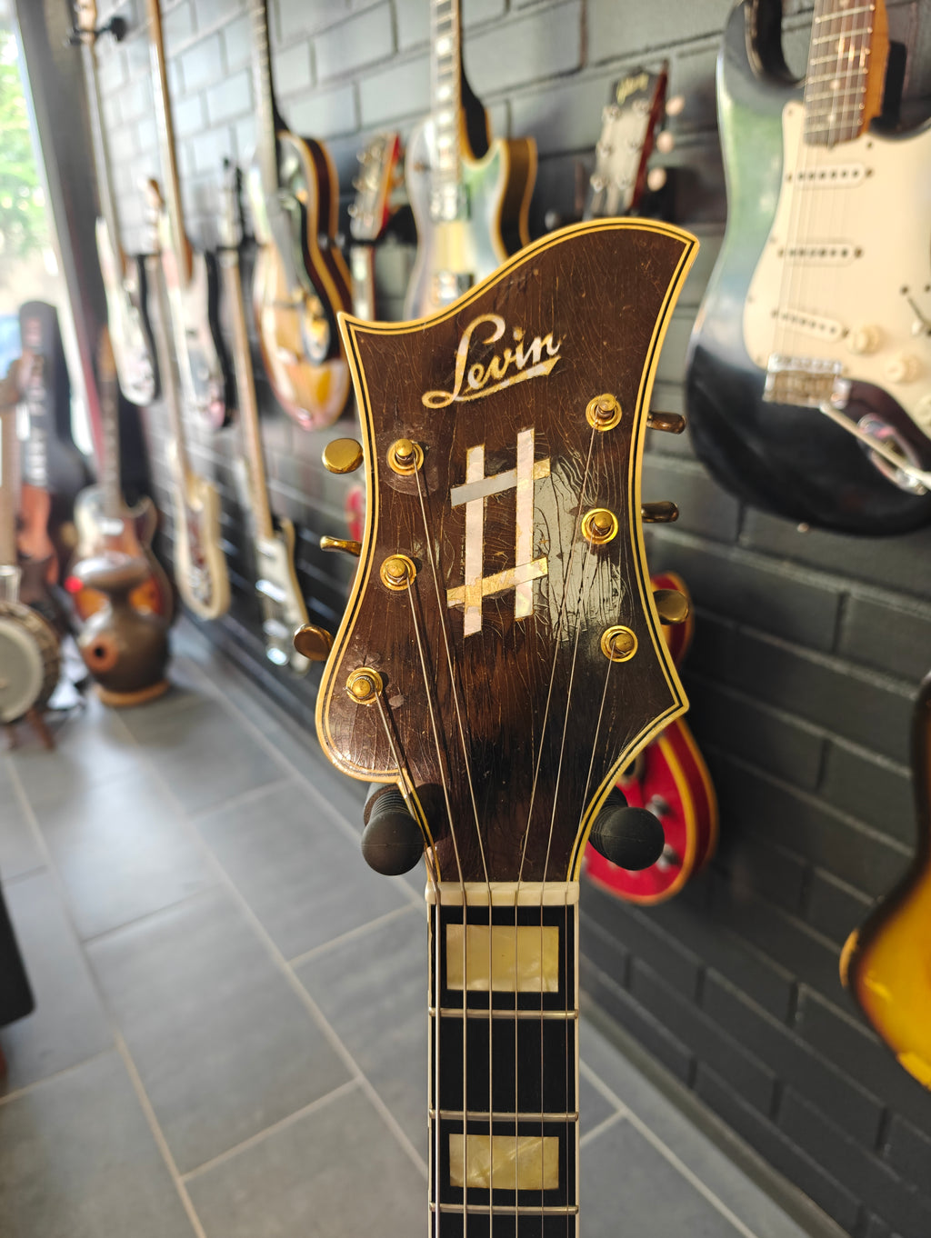 Levin Royal Model 3 1954 – Tonefest Guitar Gallery